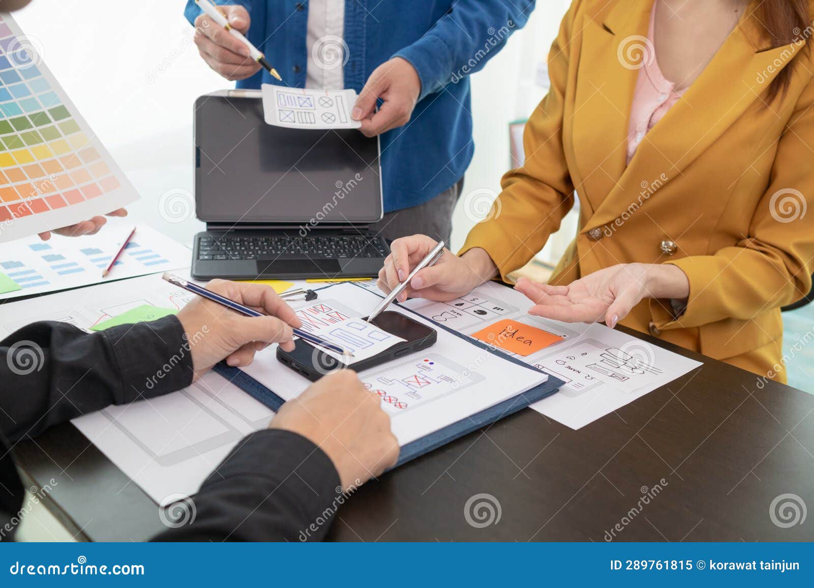 Team of UI UX Web Designer are Working Together To Develop Mobile ...