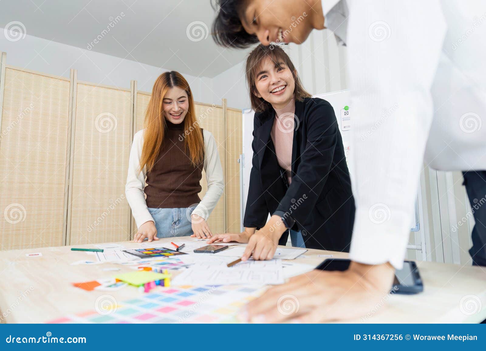 Team of UI UX Web Designer are Working Together To Develop Mobile ...