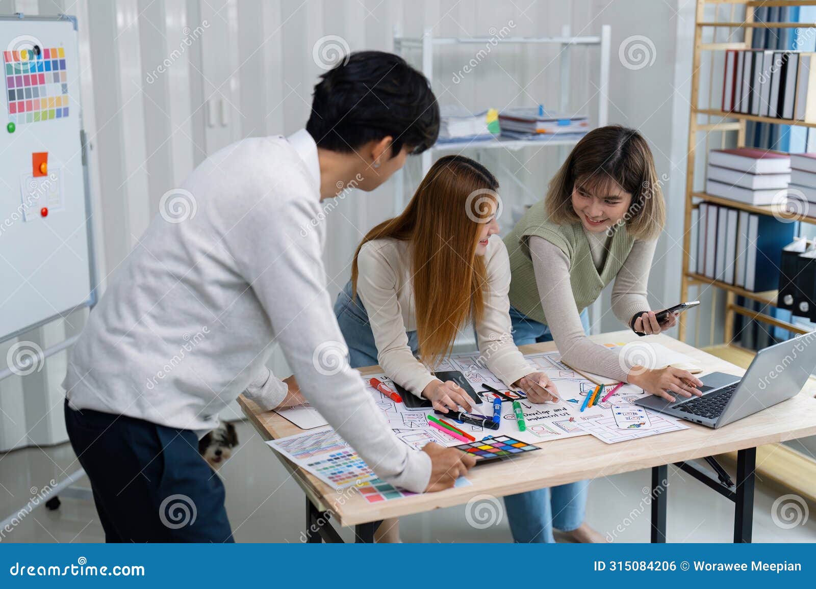 Team of UI UX Web Designer are Working Together To Develop Mobile ...