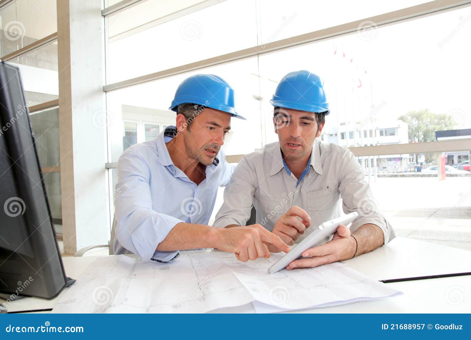 Team Van Architecten in Bureau Stock Afbeelding - Image of groep ...