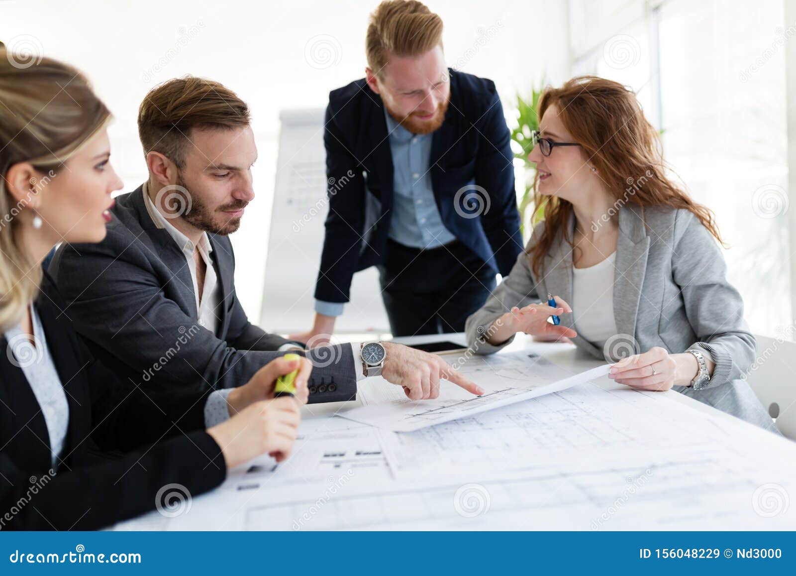 Team Van Architecten Die Aan Project Samenwerken Stock Afbeelding ...