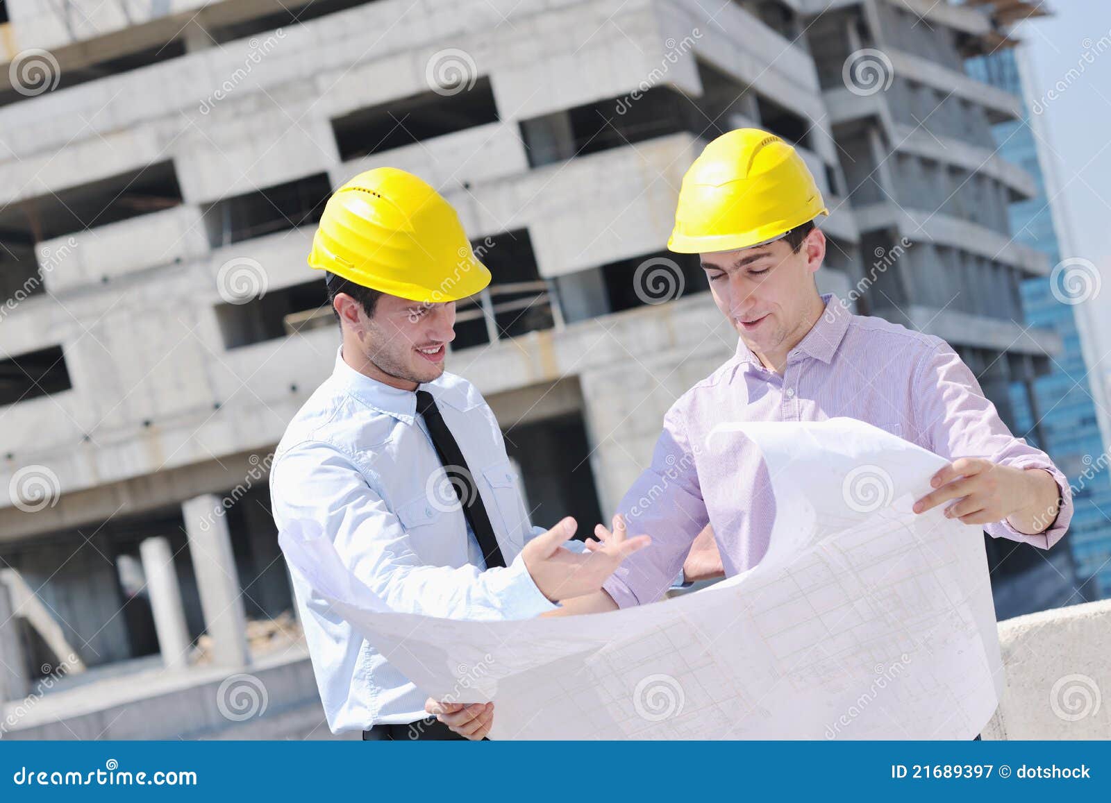 Team Van Architecten Op Construcitonplaats Stock Afbeelding - Image of ...