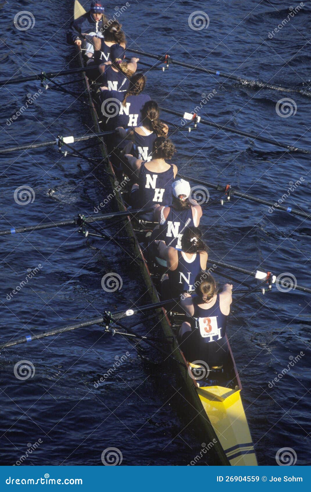 Team Van Vrouwelijke Roeiers Redactionele Stock Afbeelding - Image of ...