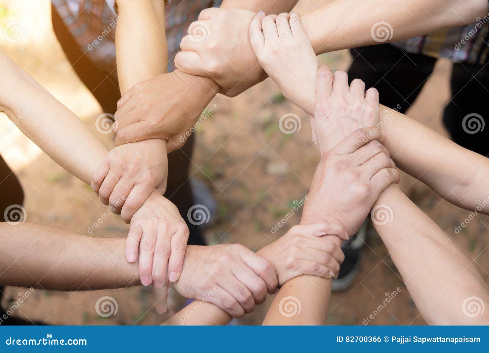 Team Work Concept: Grupo De Mãos Diversas Junto Proces Transversal Foto ...