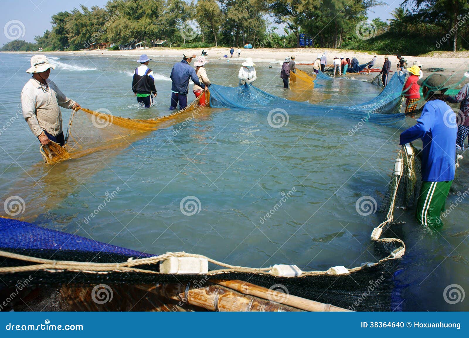 Team Work of Fisherman on Beach Editorial Image - Image of crowd ...