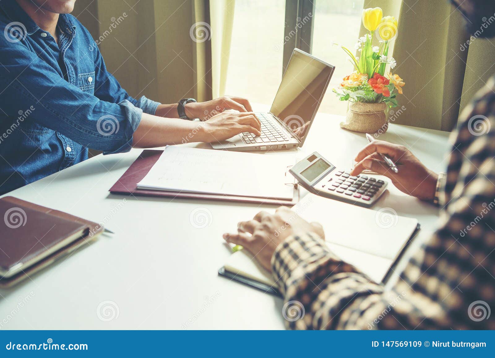 Team Work Process , Young Business Managers Crew Working New Startup ...