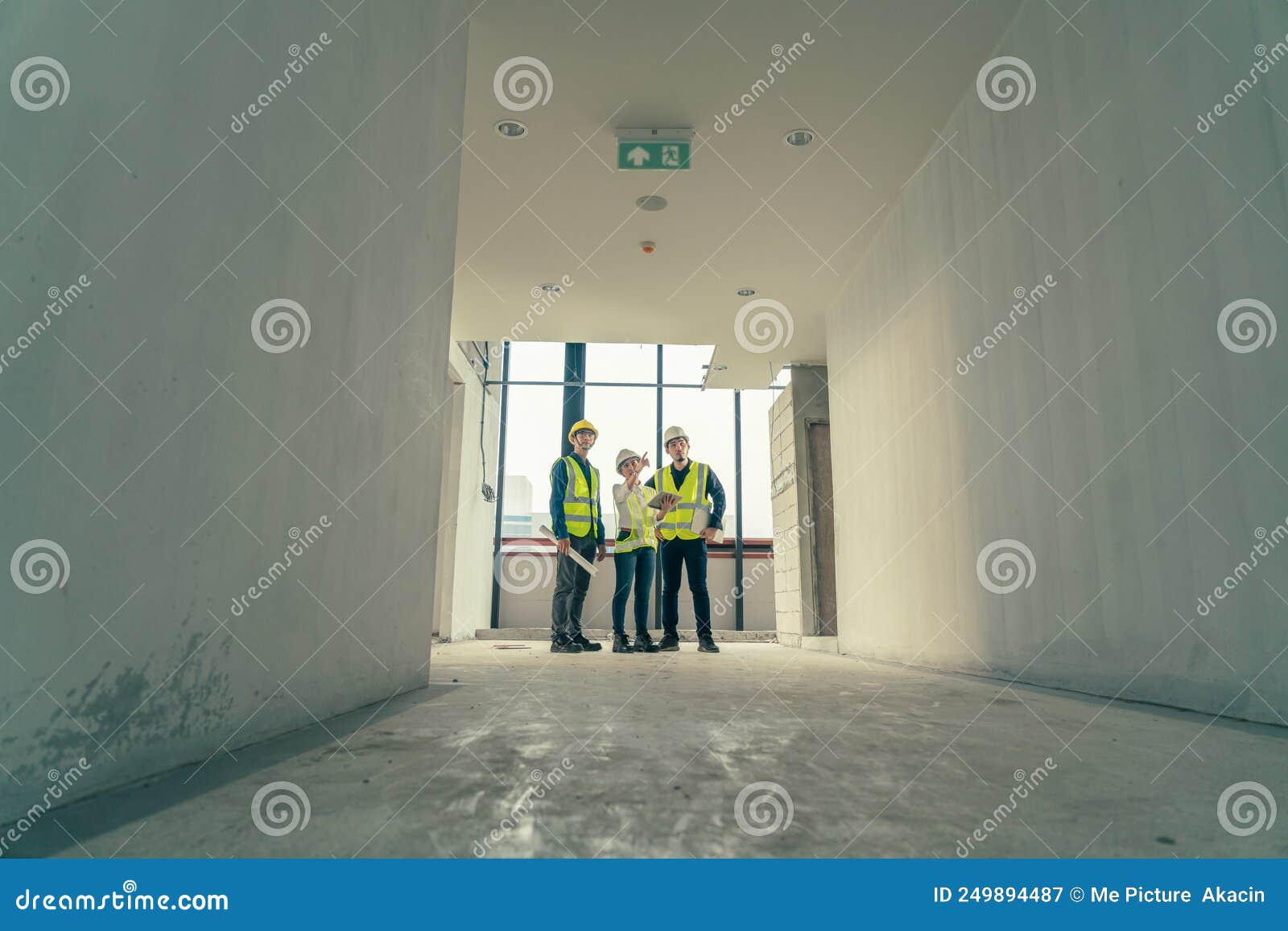 Team Working Building Inspection with Technology Augmented Reality on ...