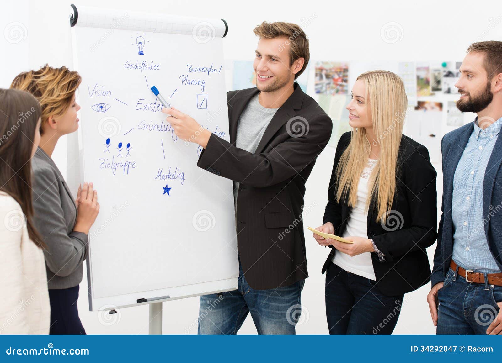 Teamleider Die Een Presentatie Geven Stock Afbeelding - Image of ...