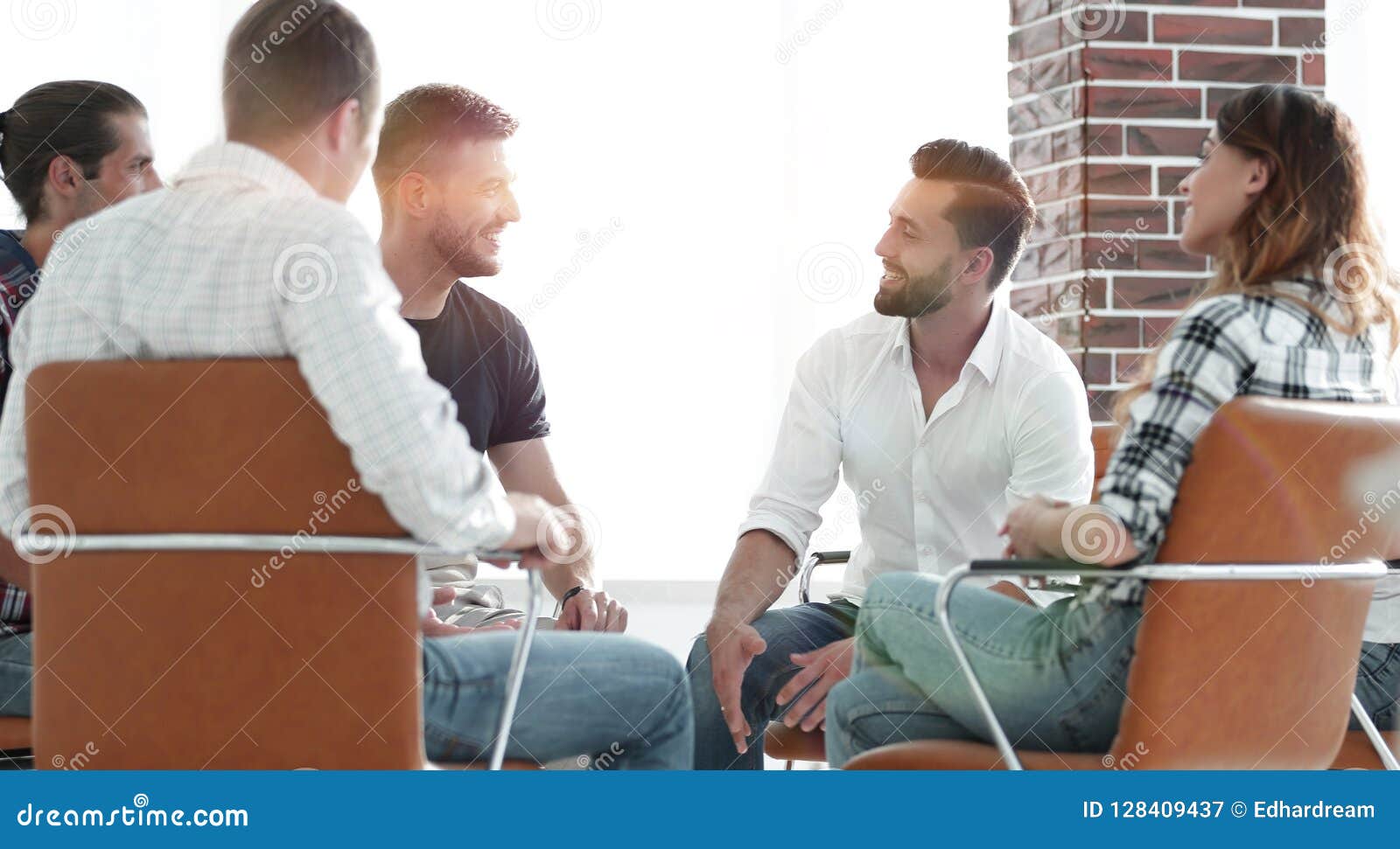 Teammitglieder Argumentieren an Der Werkstatt Stockbild - Bild von ...