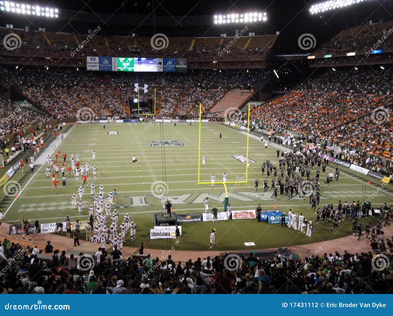 Teams Walk Towards Locker Rooms at Half Time Editorial Photography ...