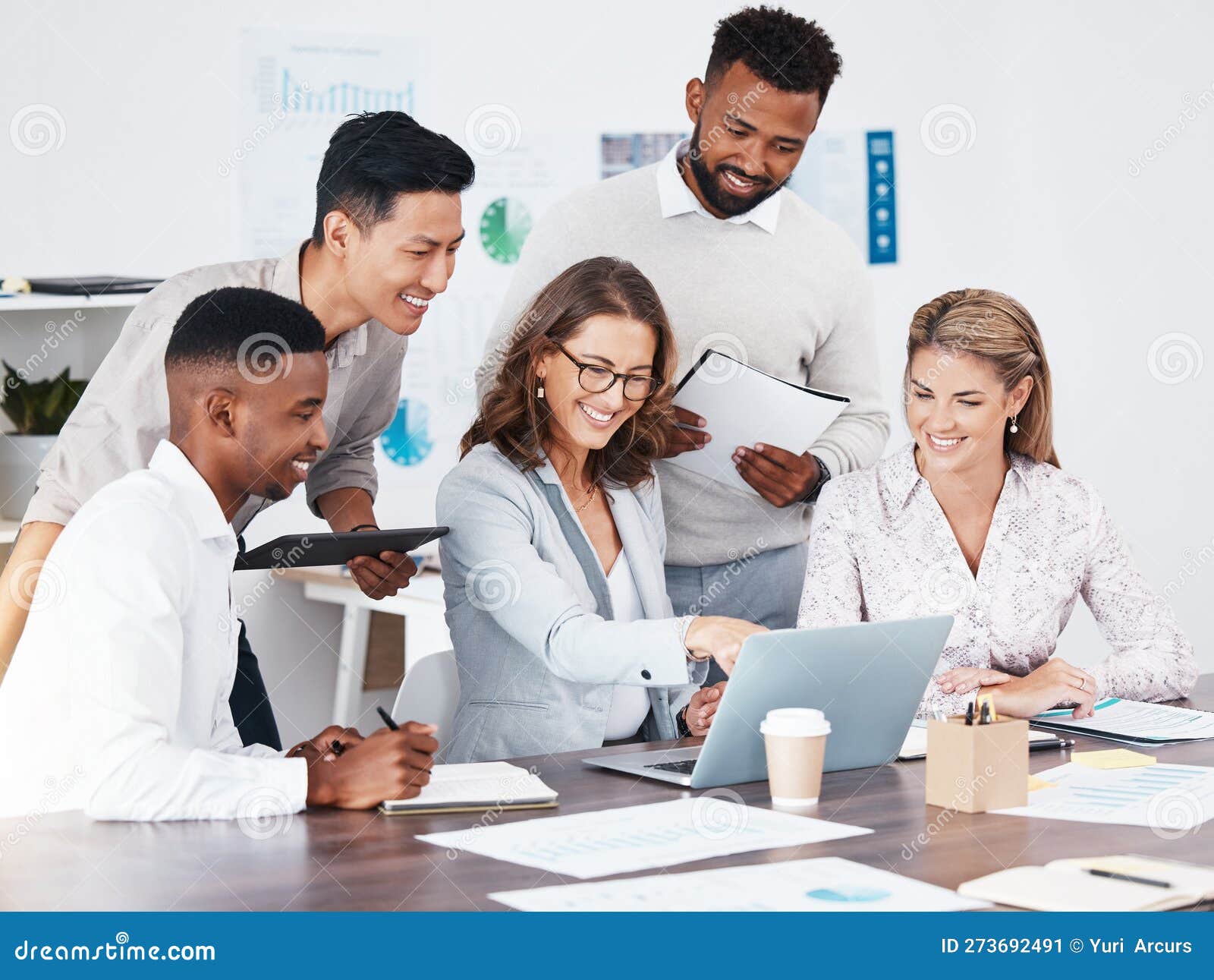 Teamwork, Collaboration and Training with a Woman Leader, Manager or ...