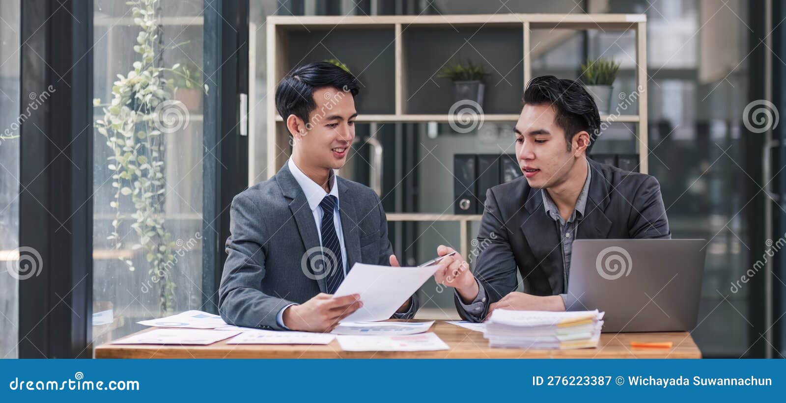 Teamwork Concept.Project Team Making Conversation at Meeting Room ...