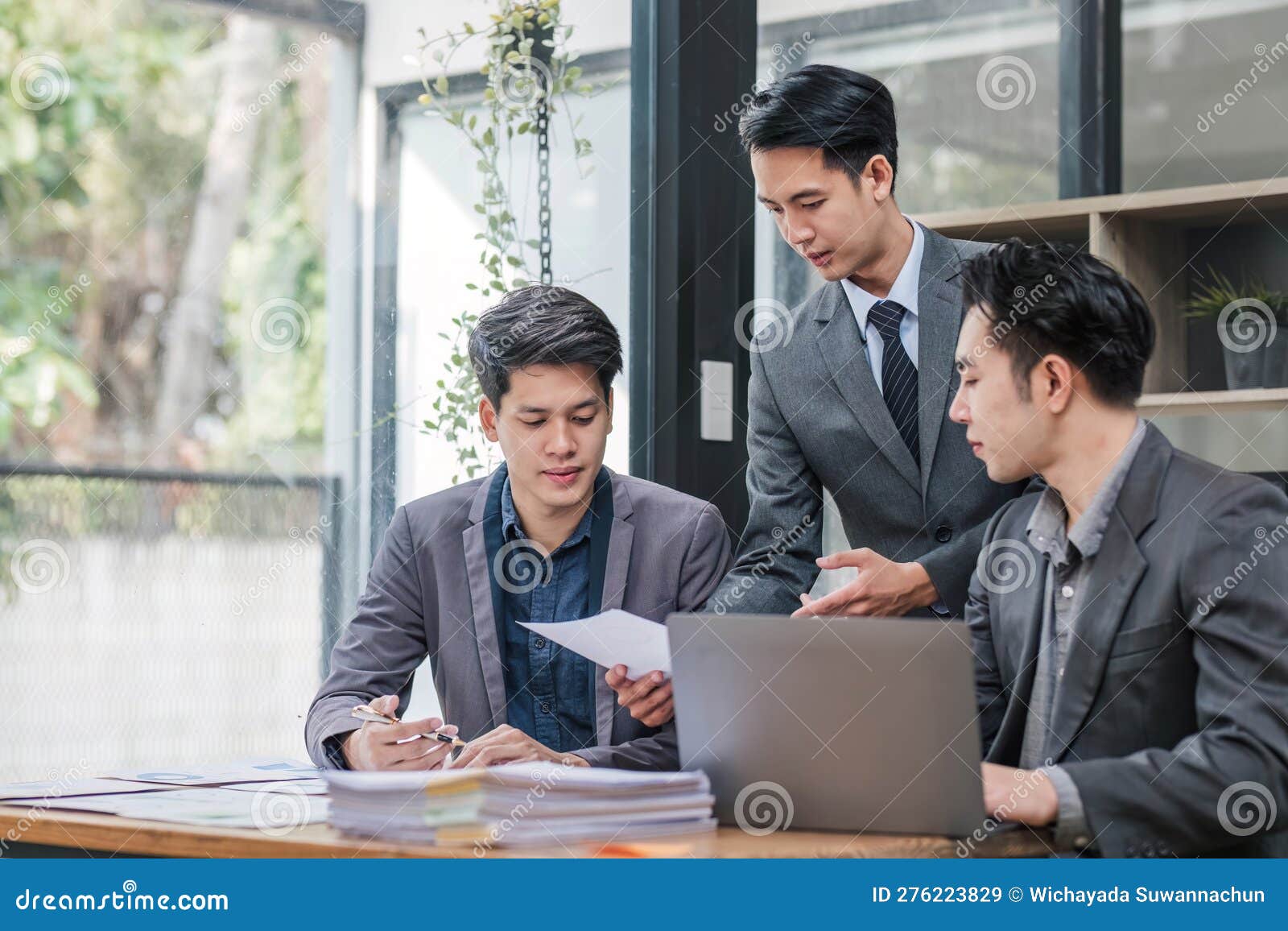 Teamwork Concept.Project Team Making Conversation at Meeting Room ...