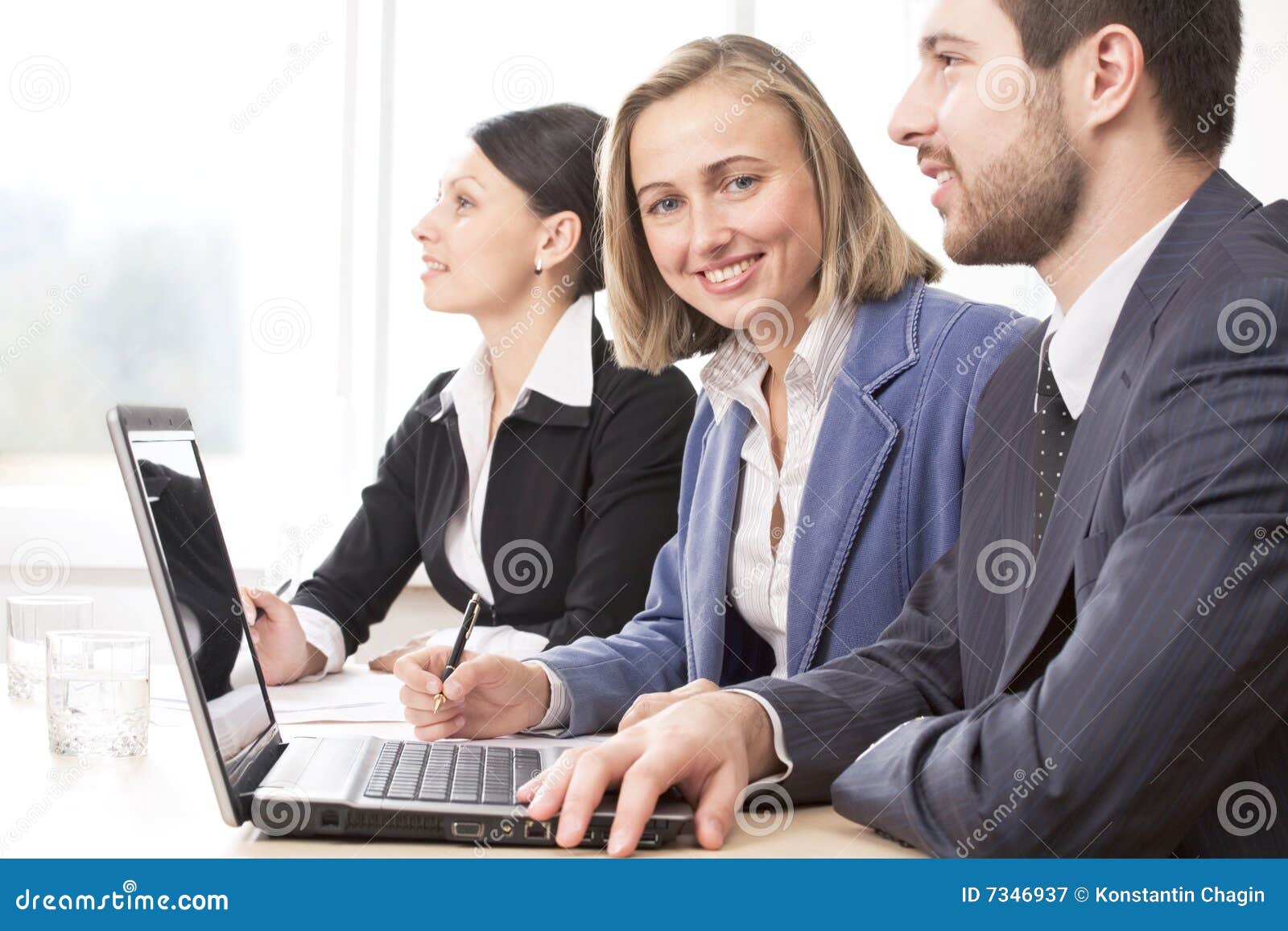 Teamwork in the office stock image. Image of place, friendship - 7346937