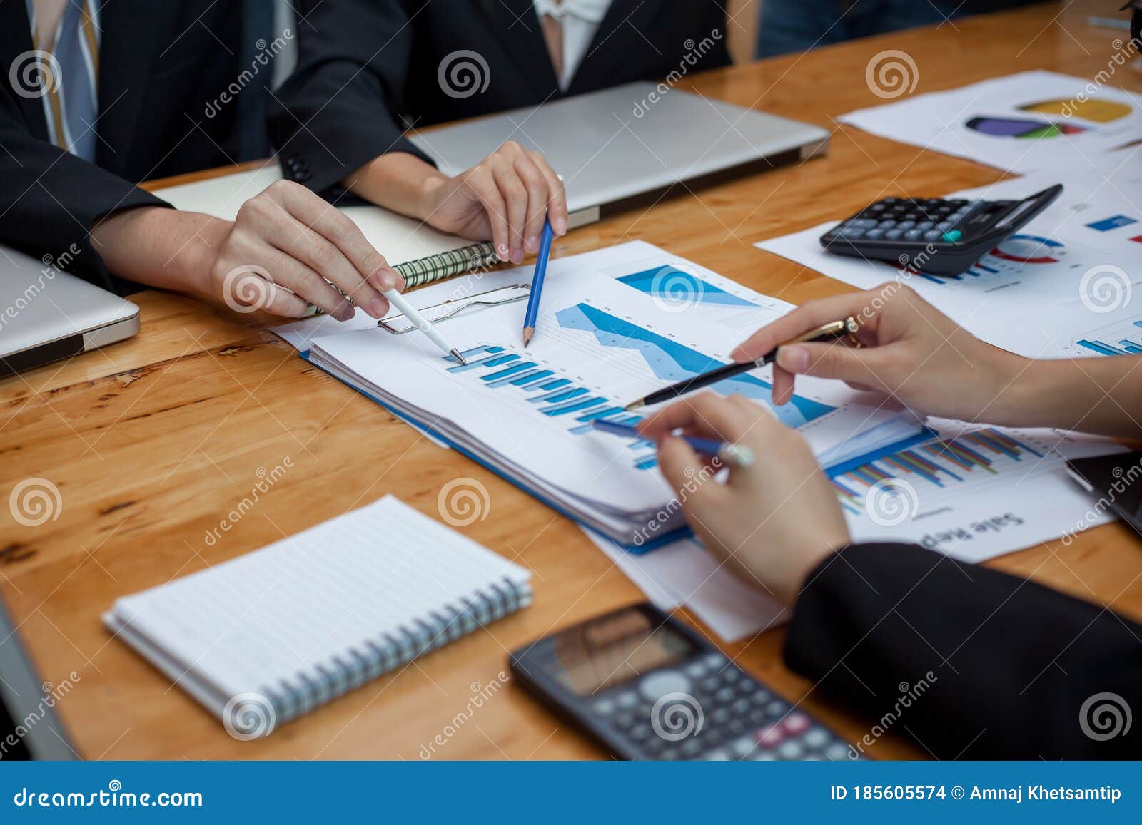 Teamwork Process, Business People Working in the Office Discussing ...