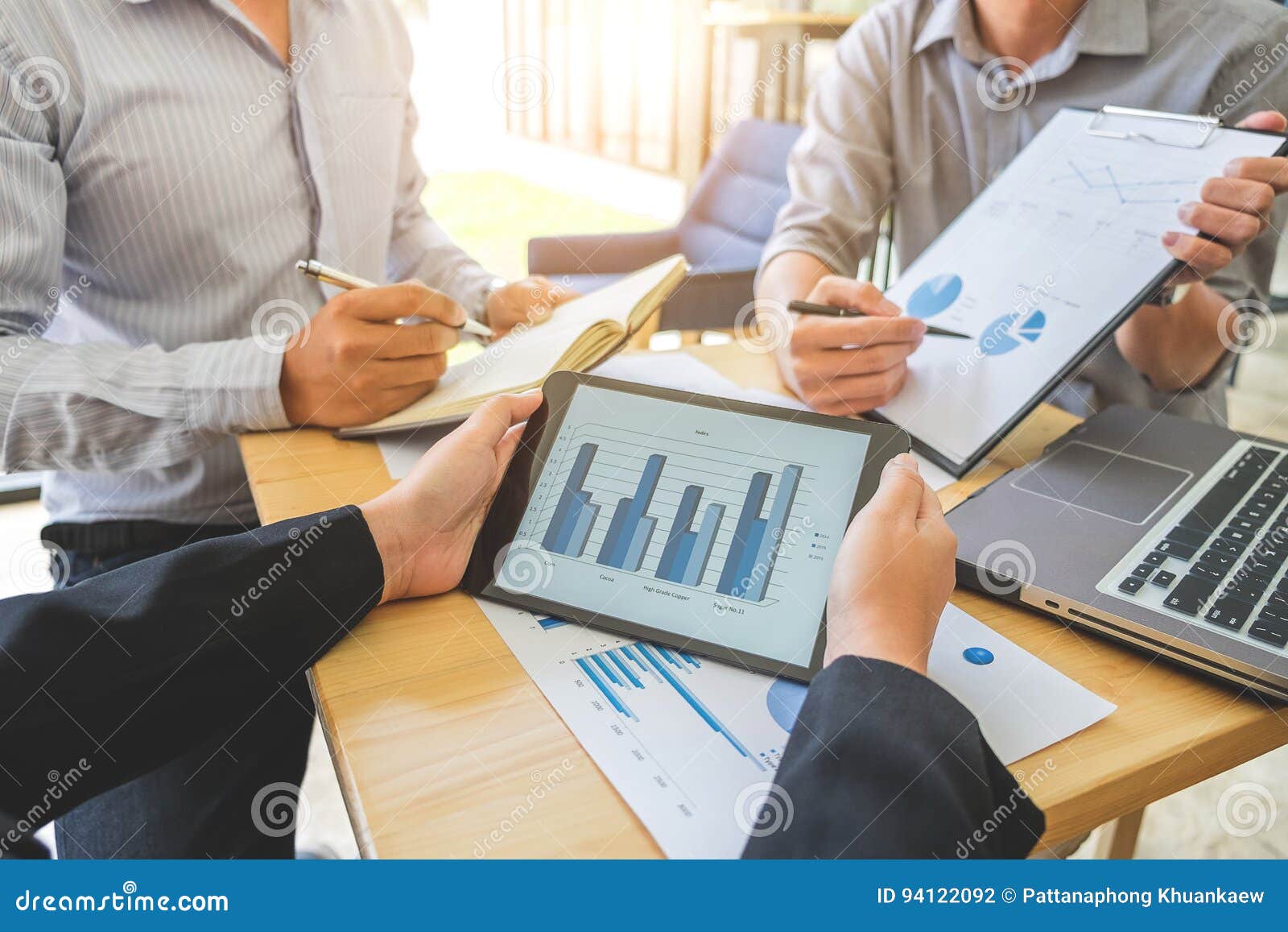 Teamwork Process, Business Team Colleague Presenting and Showing Stock ...