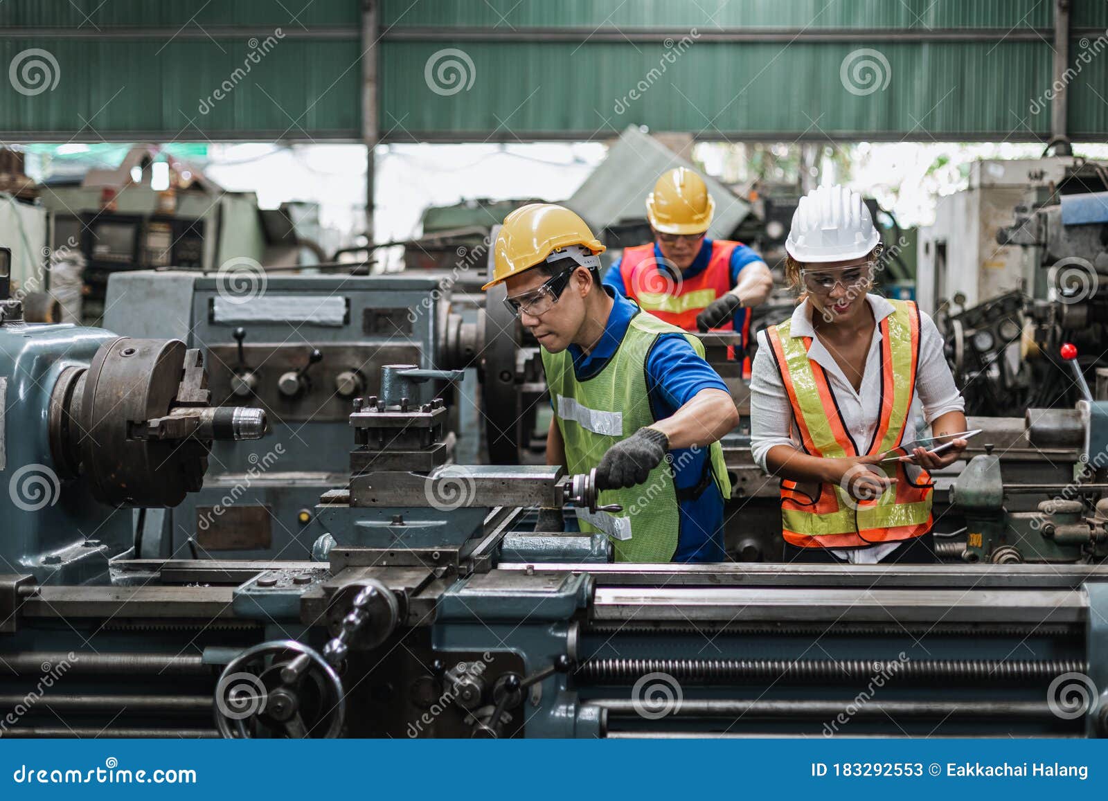 Teamwork Professional Engineer Work Heavy Industry in Factory Stock ...