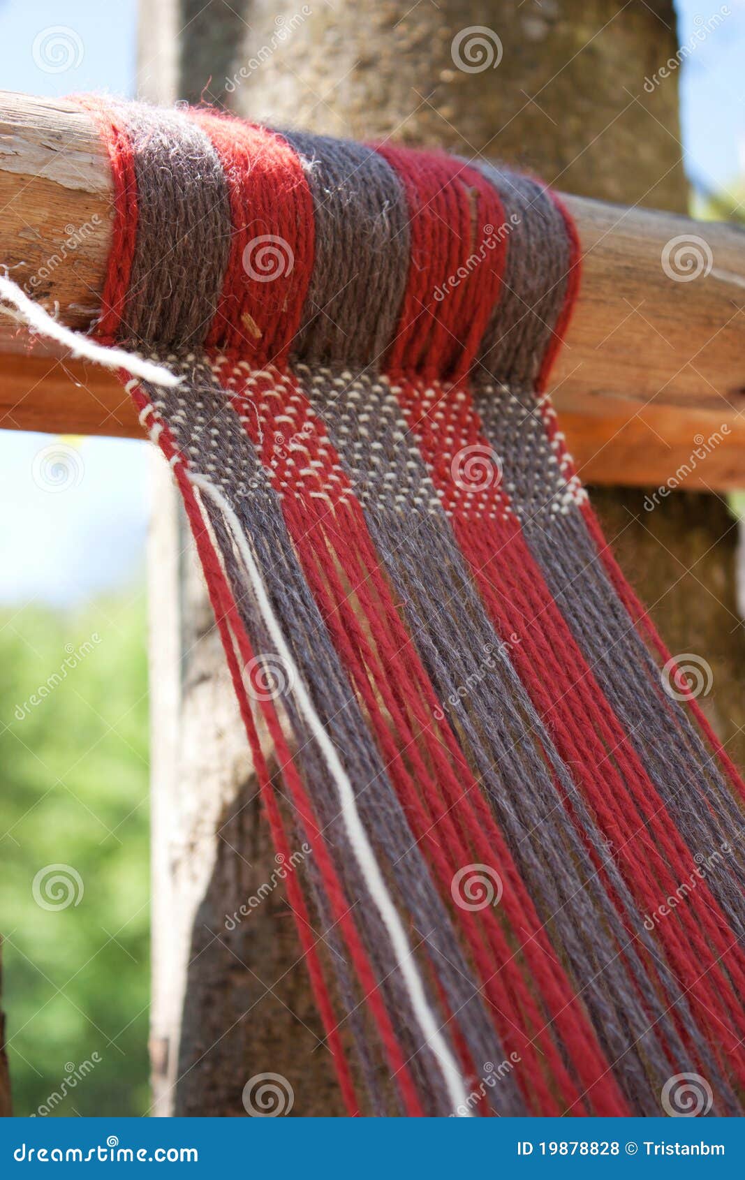 Tear medieval foto de stock. Imagem de vermelho, morno - 19878828