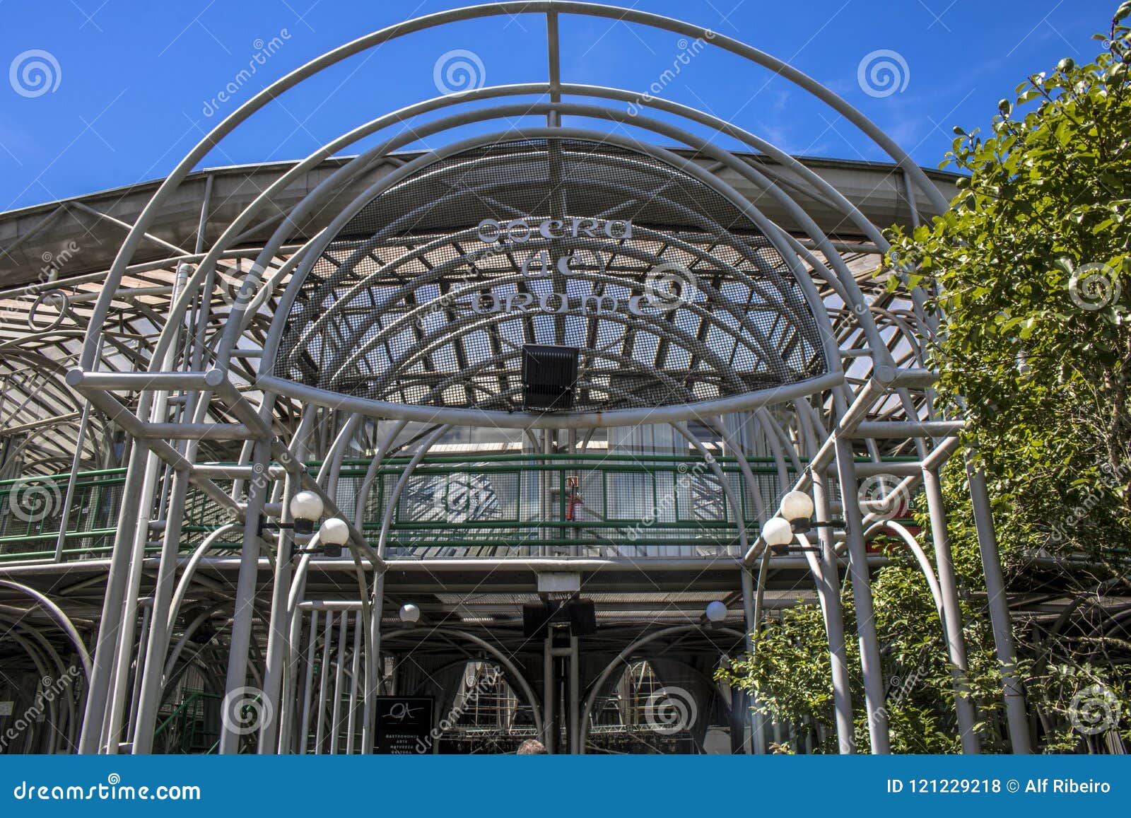 Teatro de Opera de Arame foto de archivo editorial. Imagen de ciudad ...