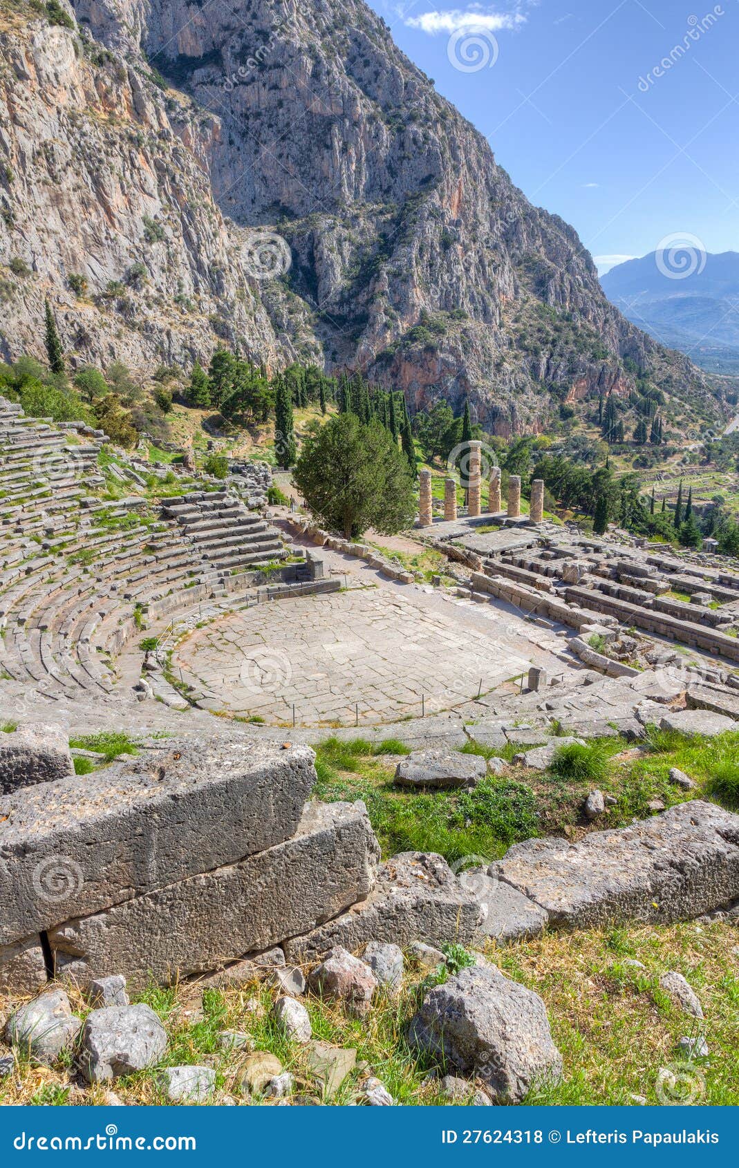 Teatro Di Delfi E Tempiale Dell'Apollo, Grecia Fotografia Stock ...