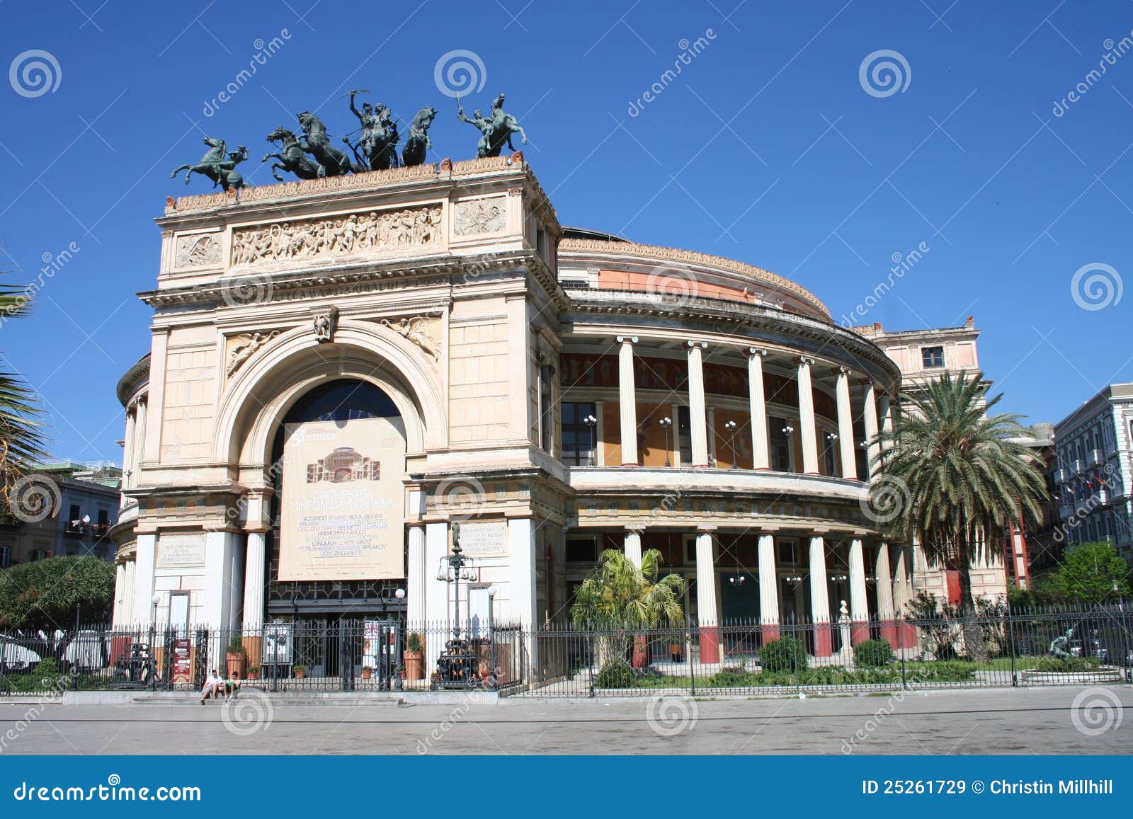 Teatro Massimo Palermo editorial stock image. Image of flag - 25261729