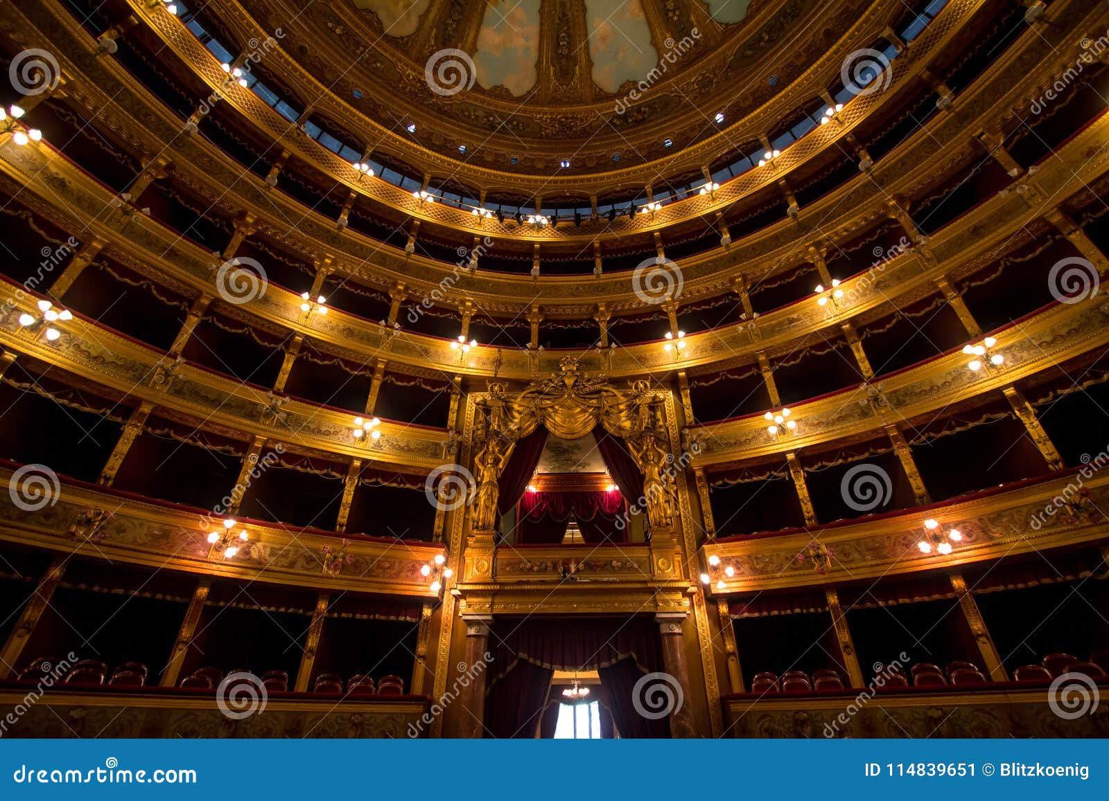 Teatro Massimo, Palermo, Italien Stockbild - Bild von halle, tür: 114839651