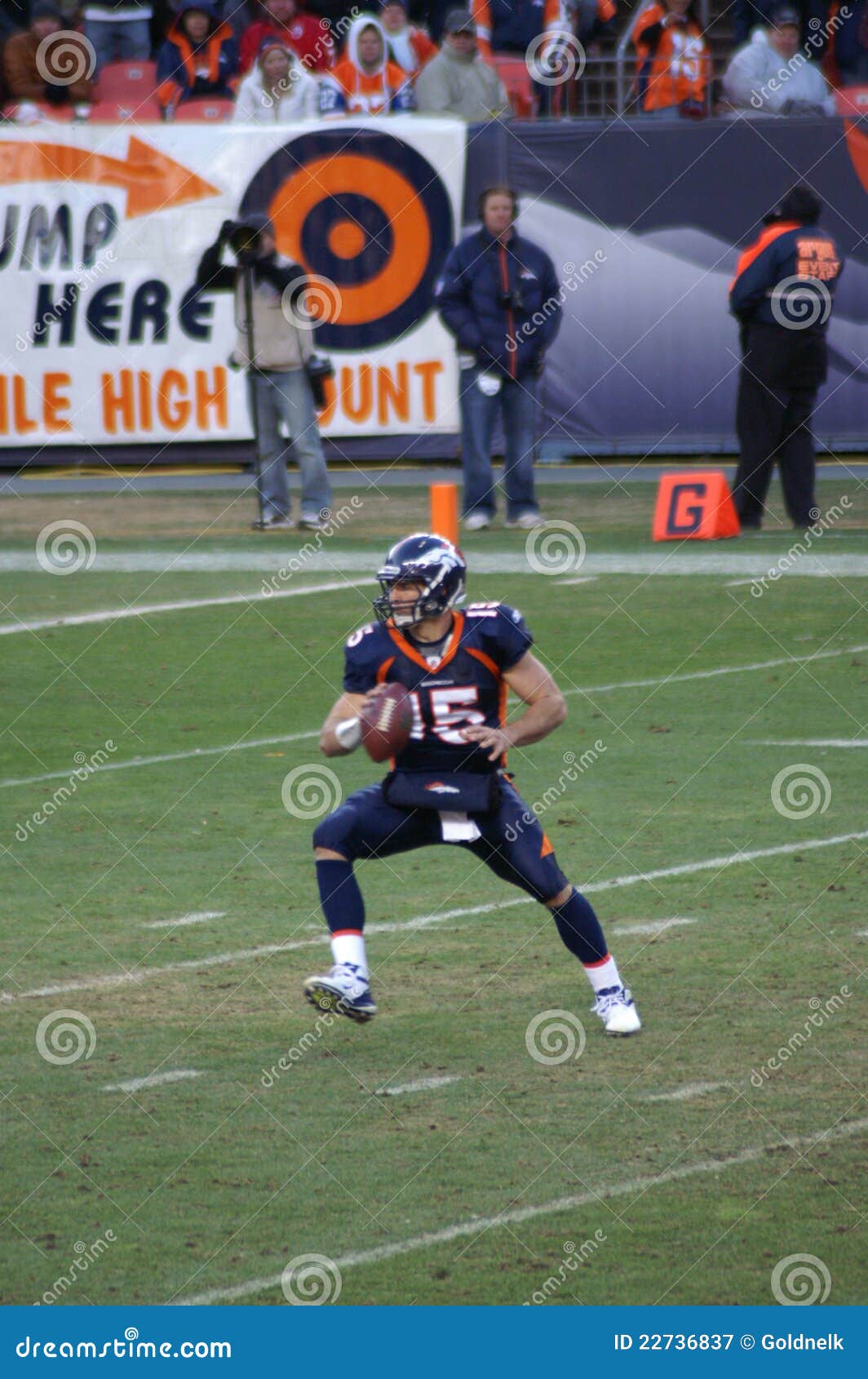 Tebow option editorial photography. Image of tebow, quarterback - 22736837