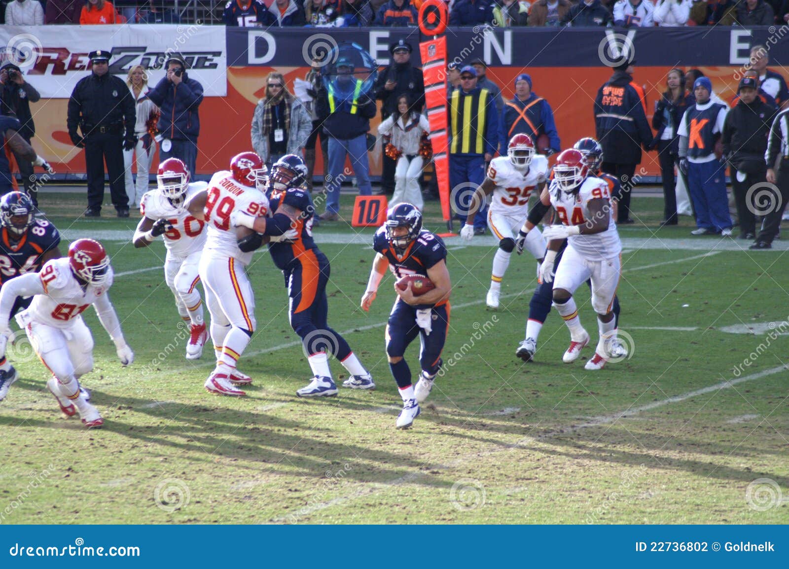 Tebow runs editorial photography. Image of throw, quarterback - 22736802