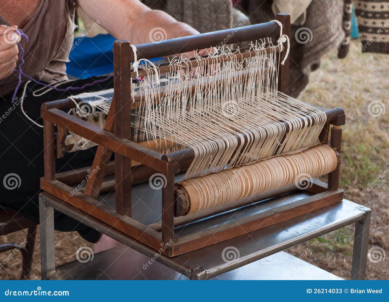 Tecelagem Em Um Tear Do Vintage Imagem de Stock - Imagem de ...