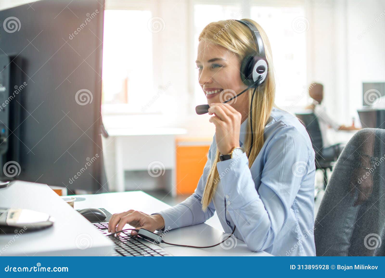 Tech Support Female Operator Communicating with Client Using Handset ...