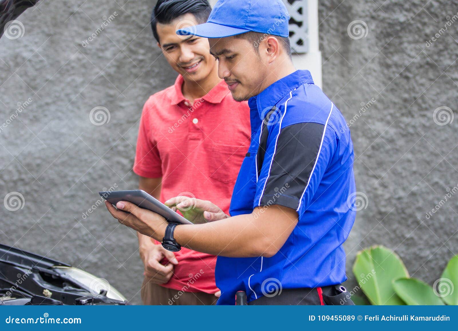 Techinician Help Customer Fixing His Car Stock Image - Image of ...