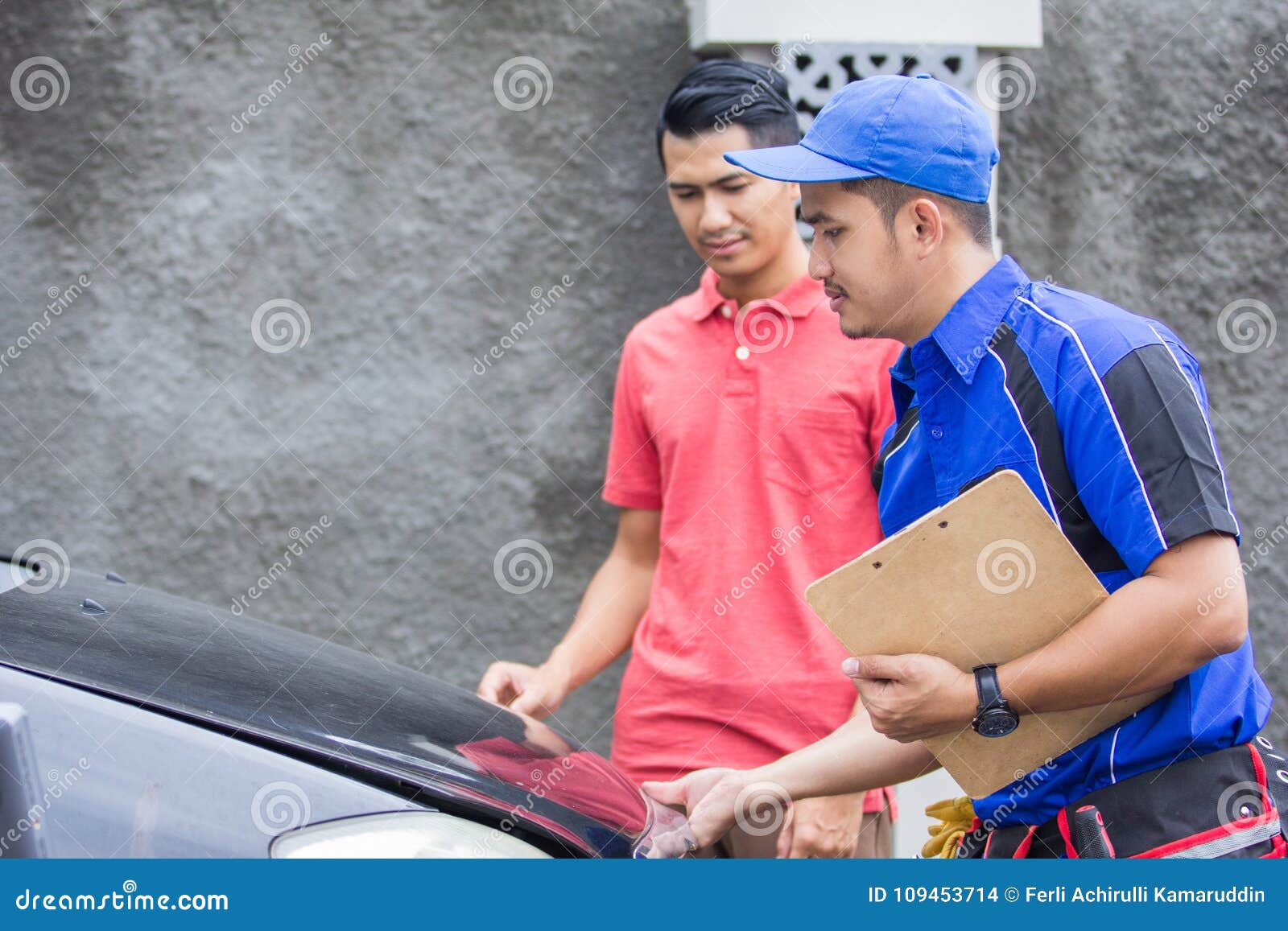 Techinician Help Customer Fixing His Car Stock Photo - Image of disscus ...