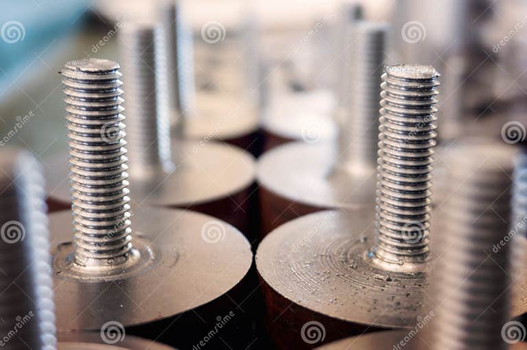 Technical Details with Threaded Connection, after Turning on a Rack in ...