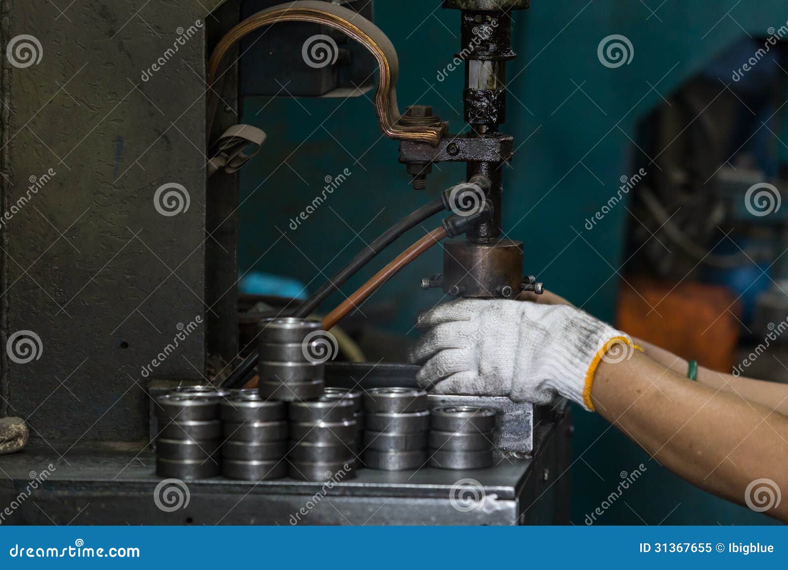 Technician Make Bearing Vehicle Stock Image - Image of material, motor ...