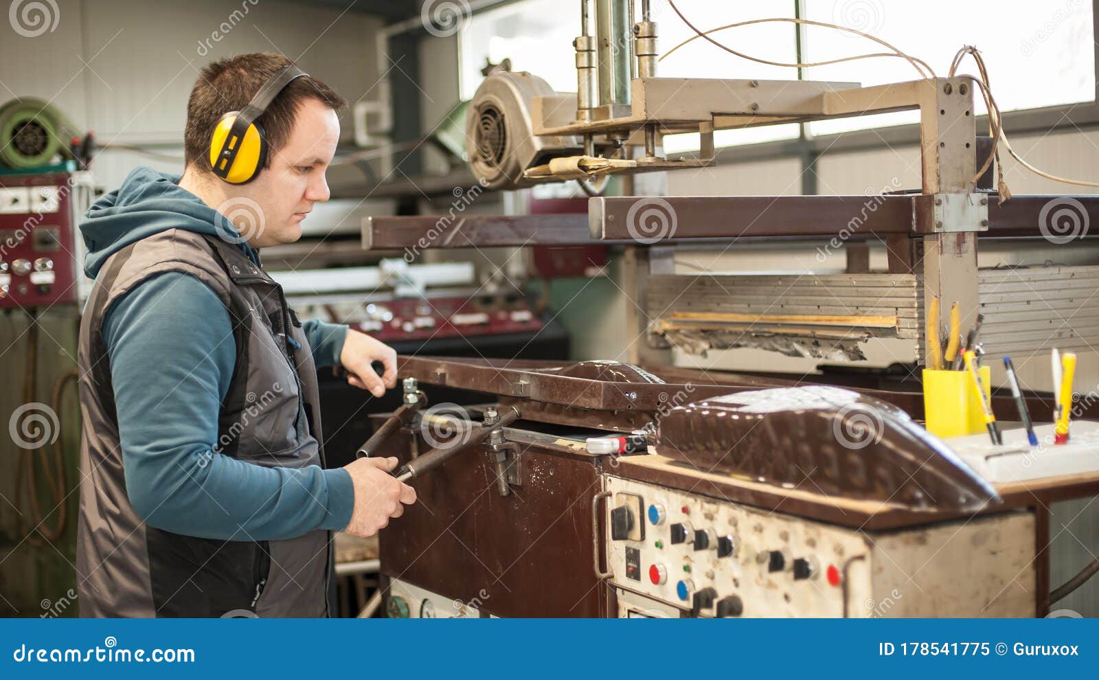 Technician Make Object on 3D Sublimation Vacuum Heat Press Machine ...