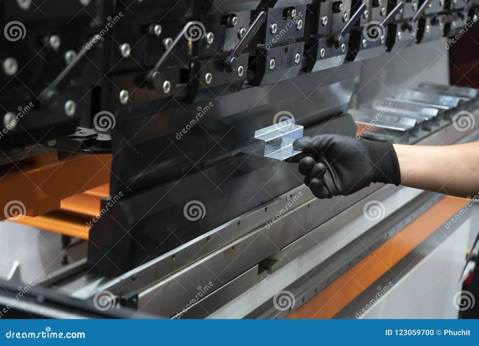 The Hydraulic Bending Machine Operation With Automatic Robotic System ...