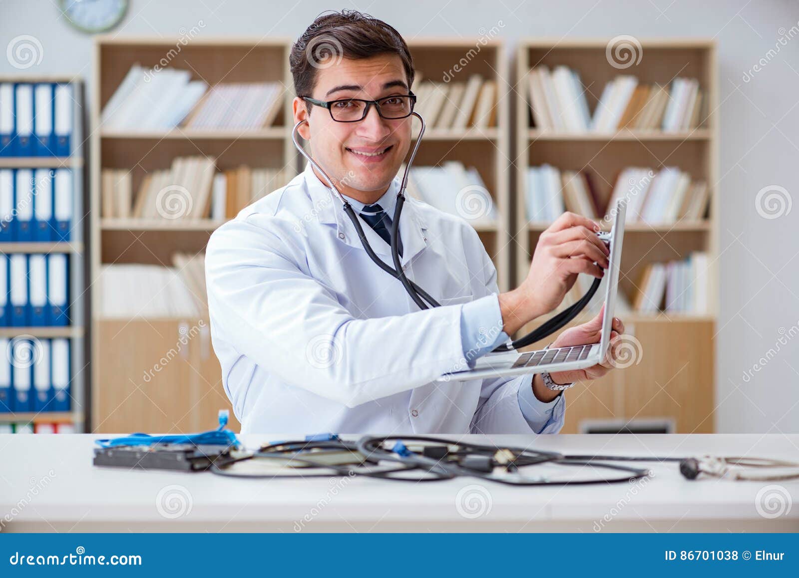 The it Technician Repairing Broken Laptop Notebook Computer Stock Photo ...