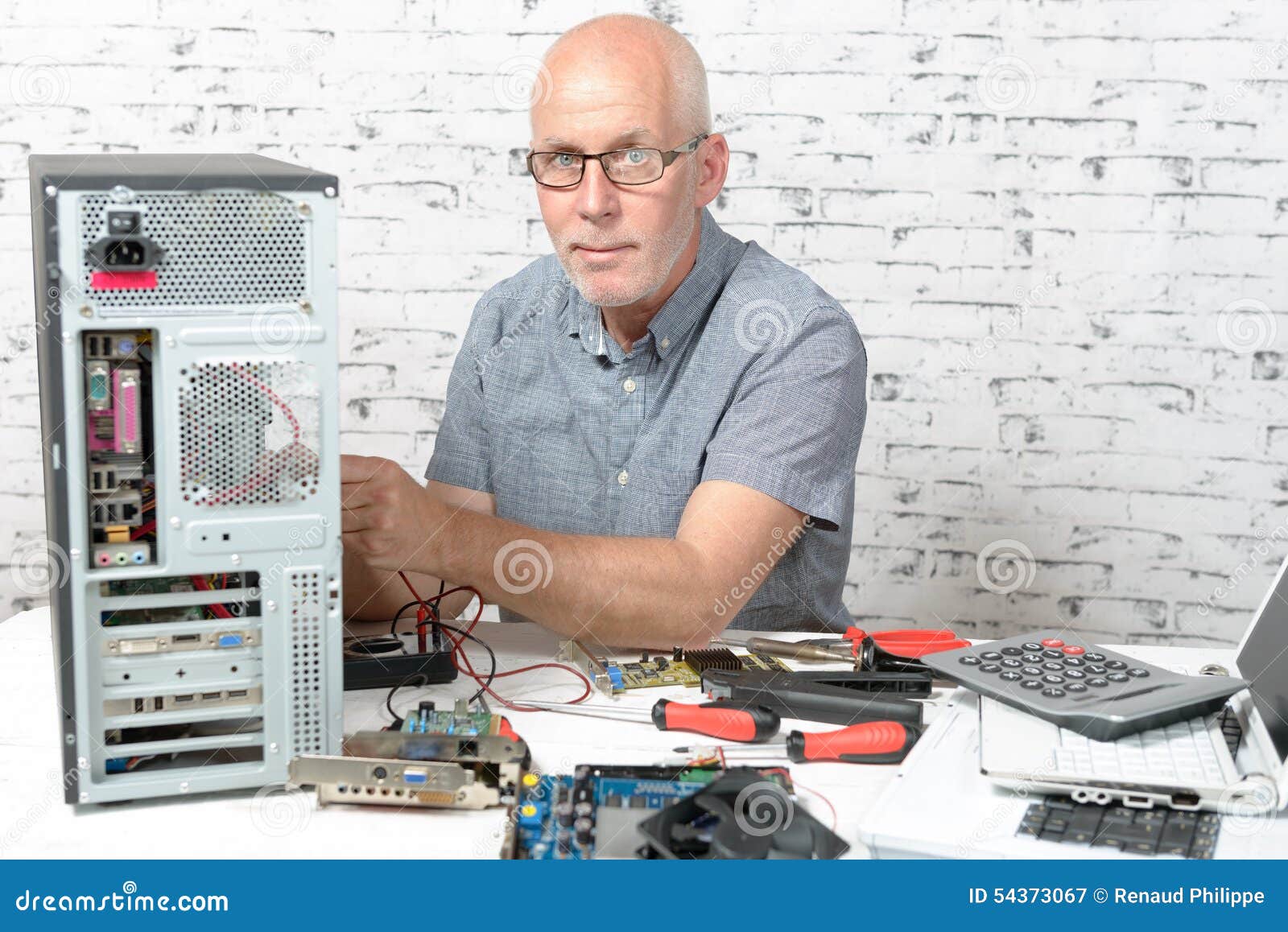 A Technician Repairing a Computer Stock Image - Image of computer ...