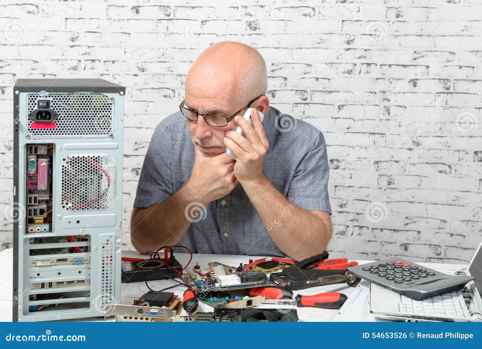 A Technician Repairing a Computer Stock Photo - Image of screen, person ...