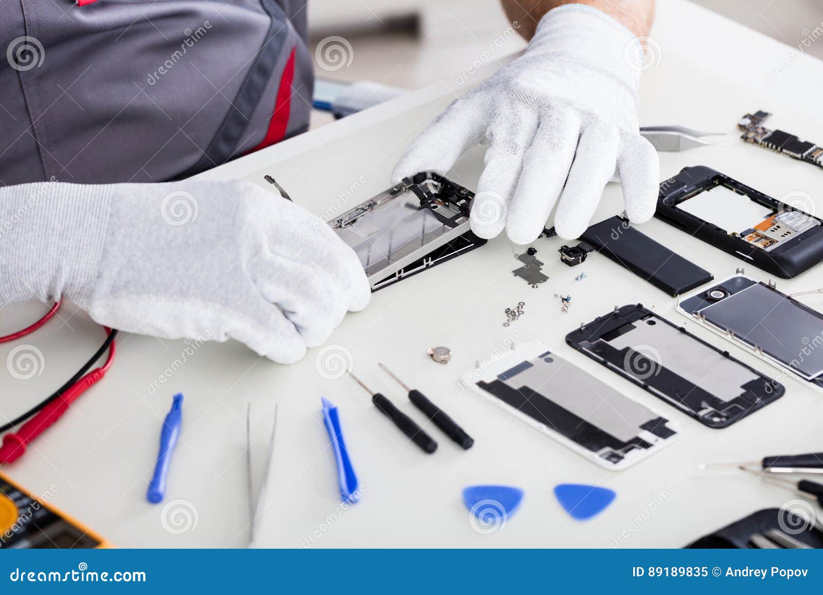 Technician Repairing Mobile Phone Stock Image - Image of gadget ...