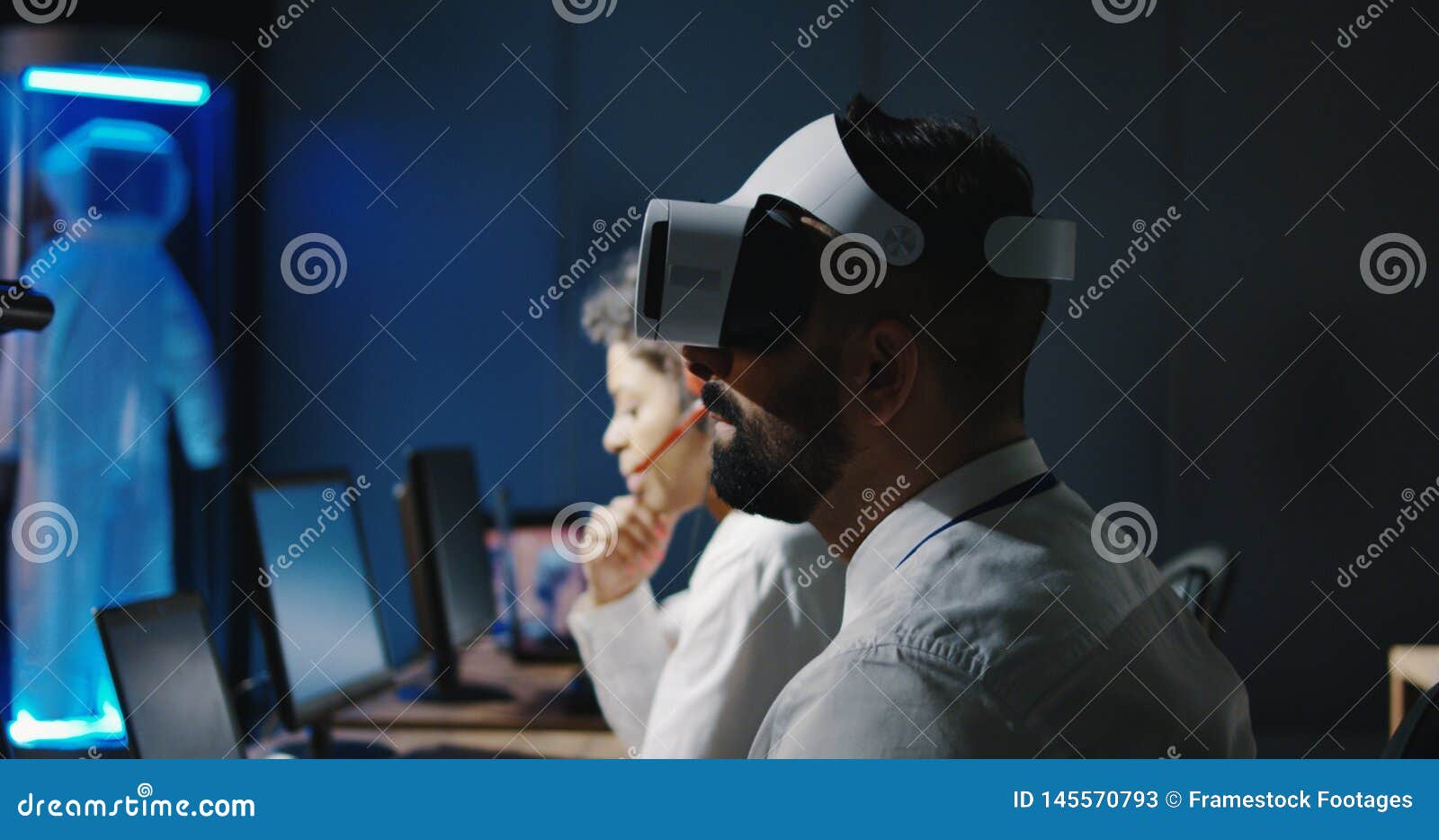 Technician Using VR Headset Stock Image - Image of indoors, control ...