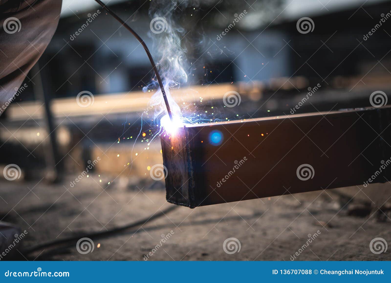 Using Welding Inspection Mirror For Check Visual Welding Defects ...