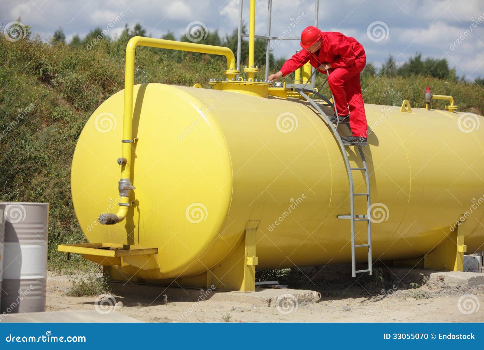338 Large Fuel Tank Ladder Stock Photos - Free & Royalty-Free Stock ...