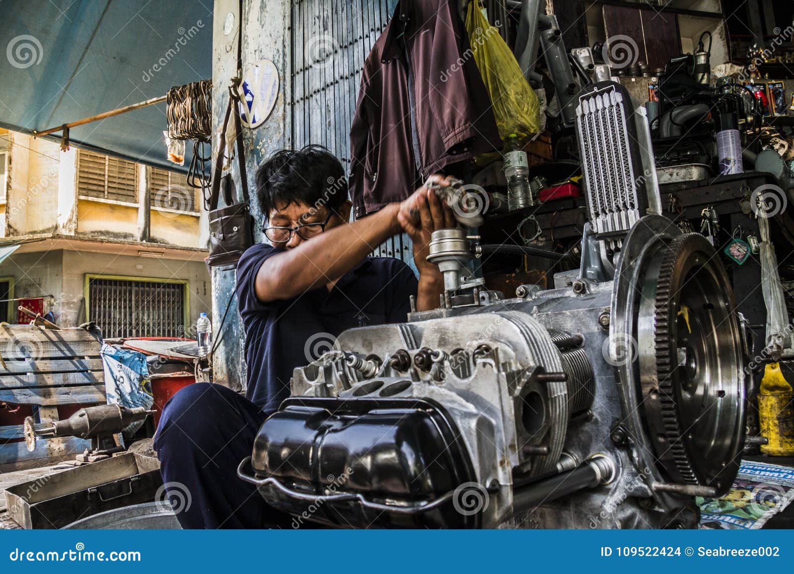 Car Repair: Overhaul Of The V6 Engine With Detailed Pulleys And Parts ...