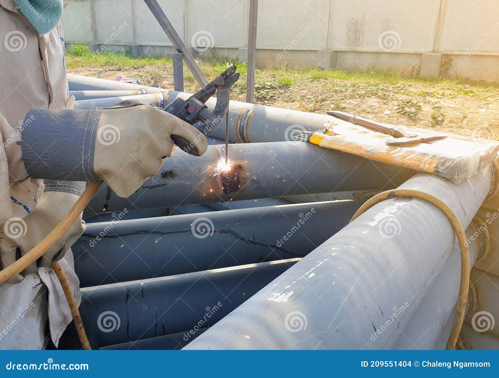 Technicians are Welding Structural Steel Stock Photo - Image of repair ...