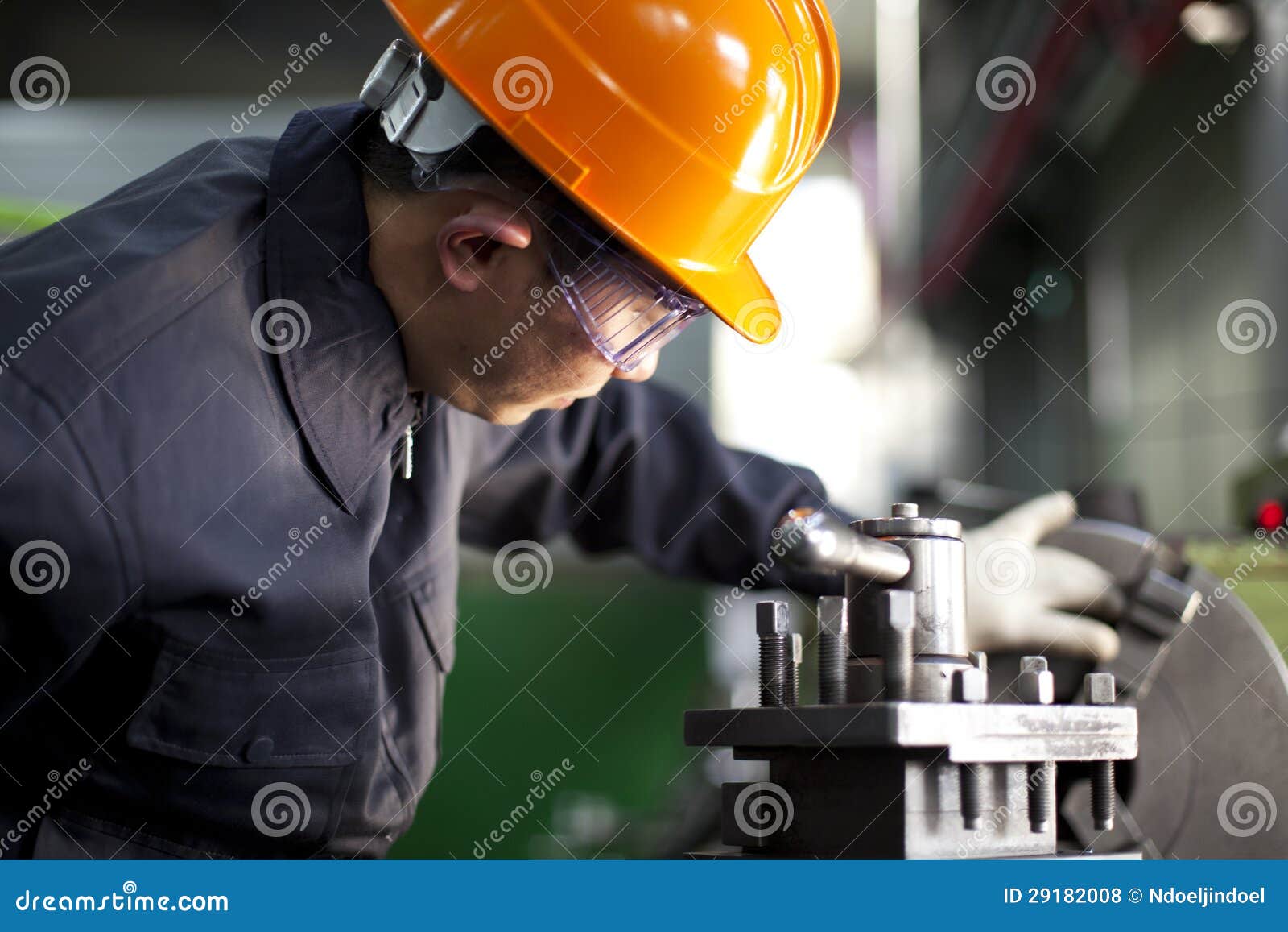 Technicien au travail photo stock. Image du homme, meunier - 29182008