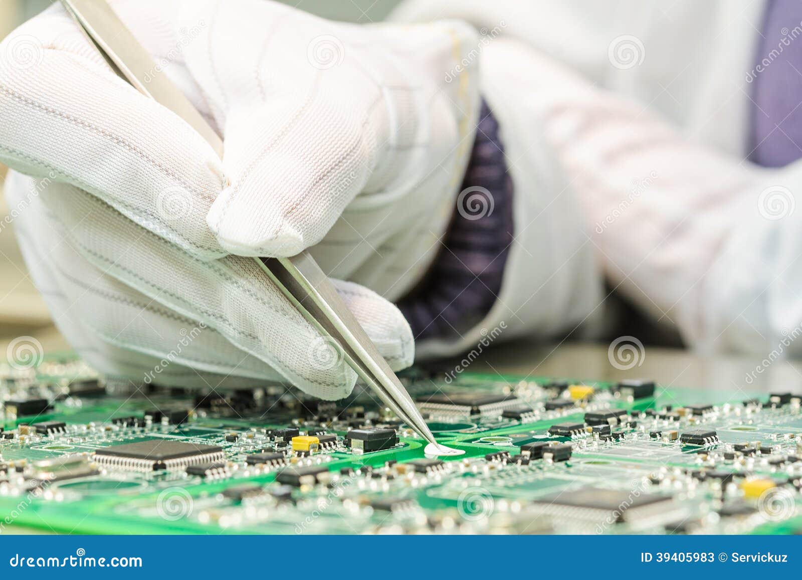 Techniek En Kwaliteitscontrole in QC Laboratorium Stock Afbeelding ...