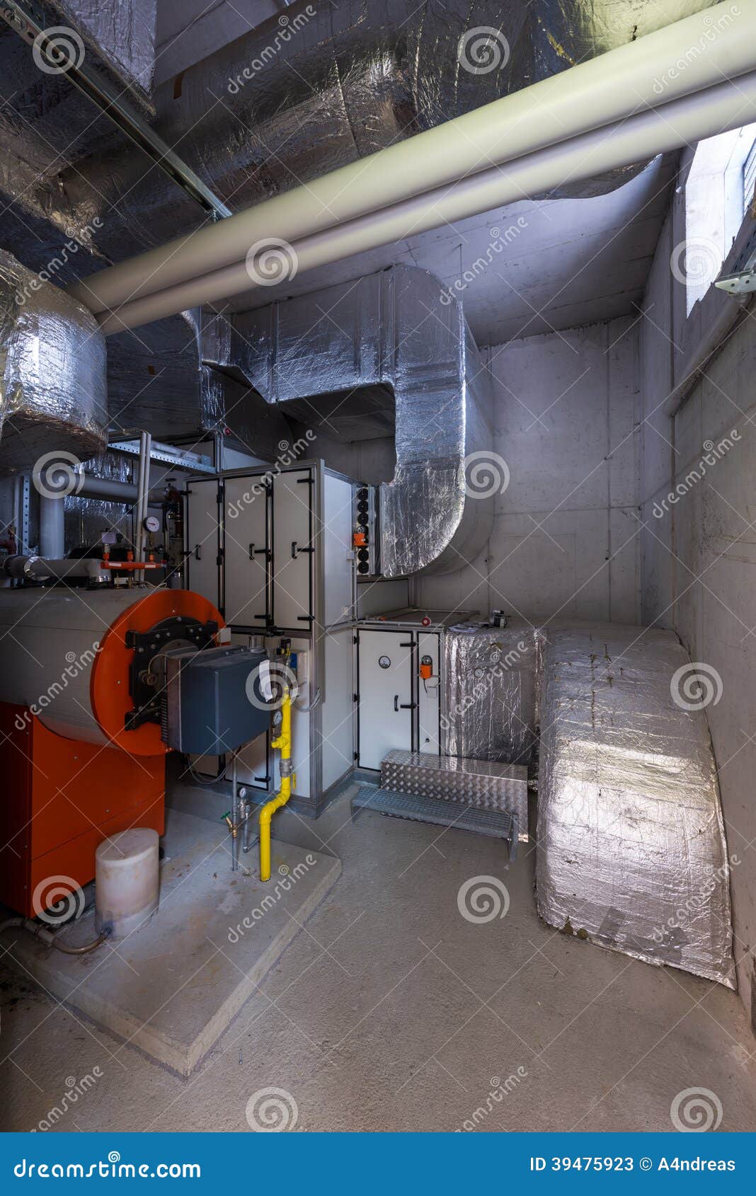 Technik Und Haustechnikraum Stockbild - Bild von industriell, rohr ...