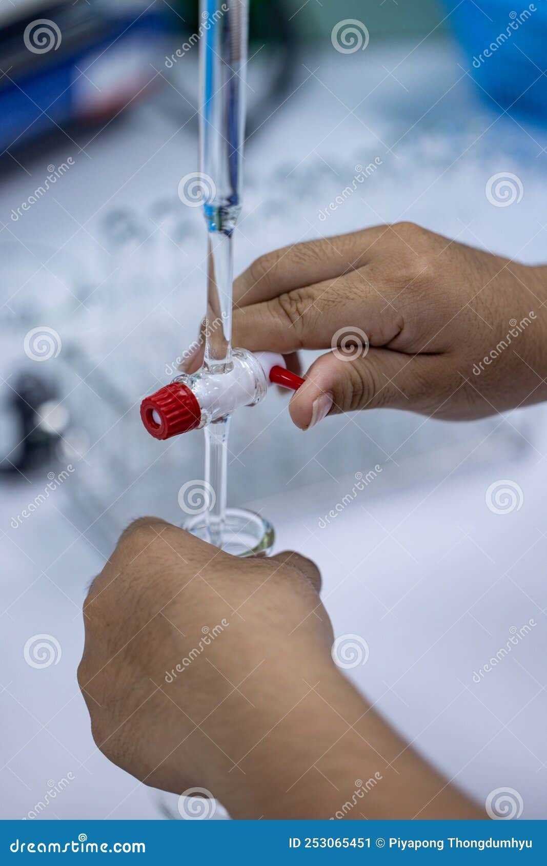 Technique De Titrage En Laboratoire. Image stock - Image du sécurité ...