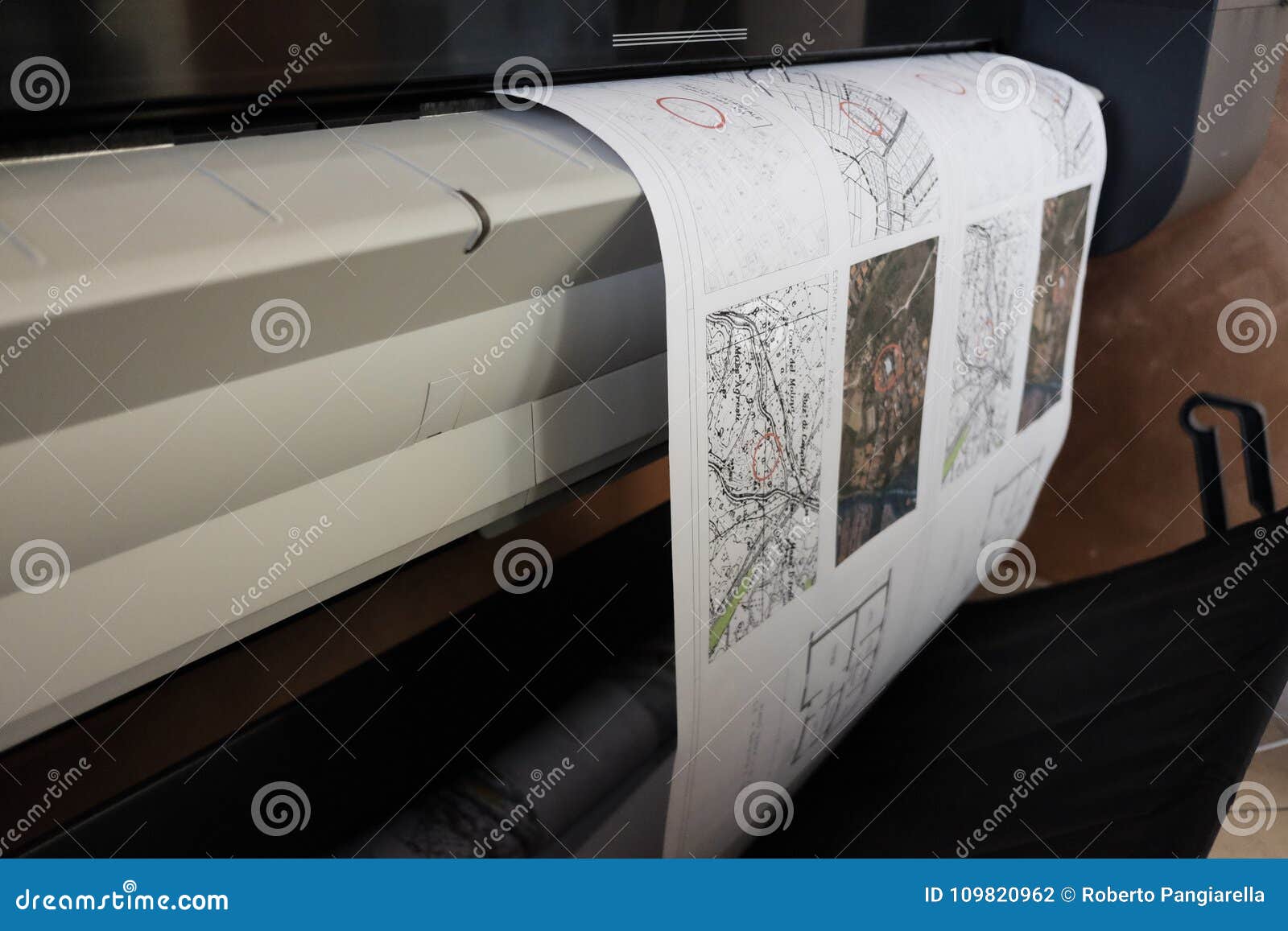 Technische Zeichnung Des Plotterdruckes Stockfoto - Bild von rolle ...